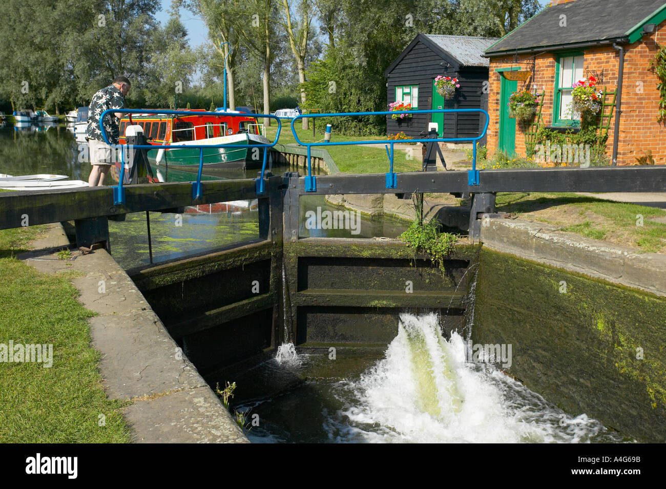 Papermill Lock Essex High Resolution Stock Photography and Images - Alamy