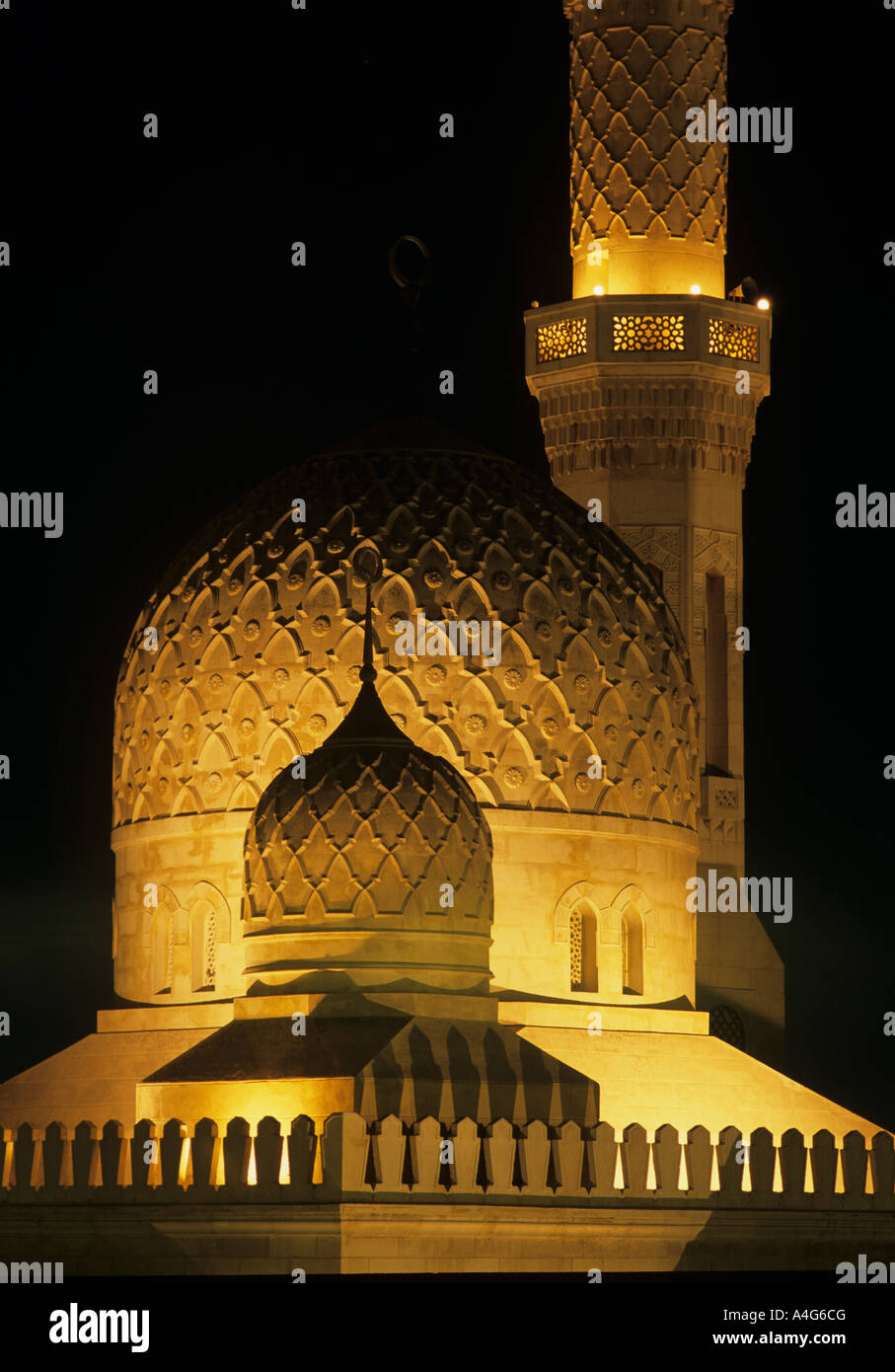 Jumeirah Mosque at Night Stock Photo - Alamy