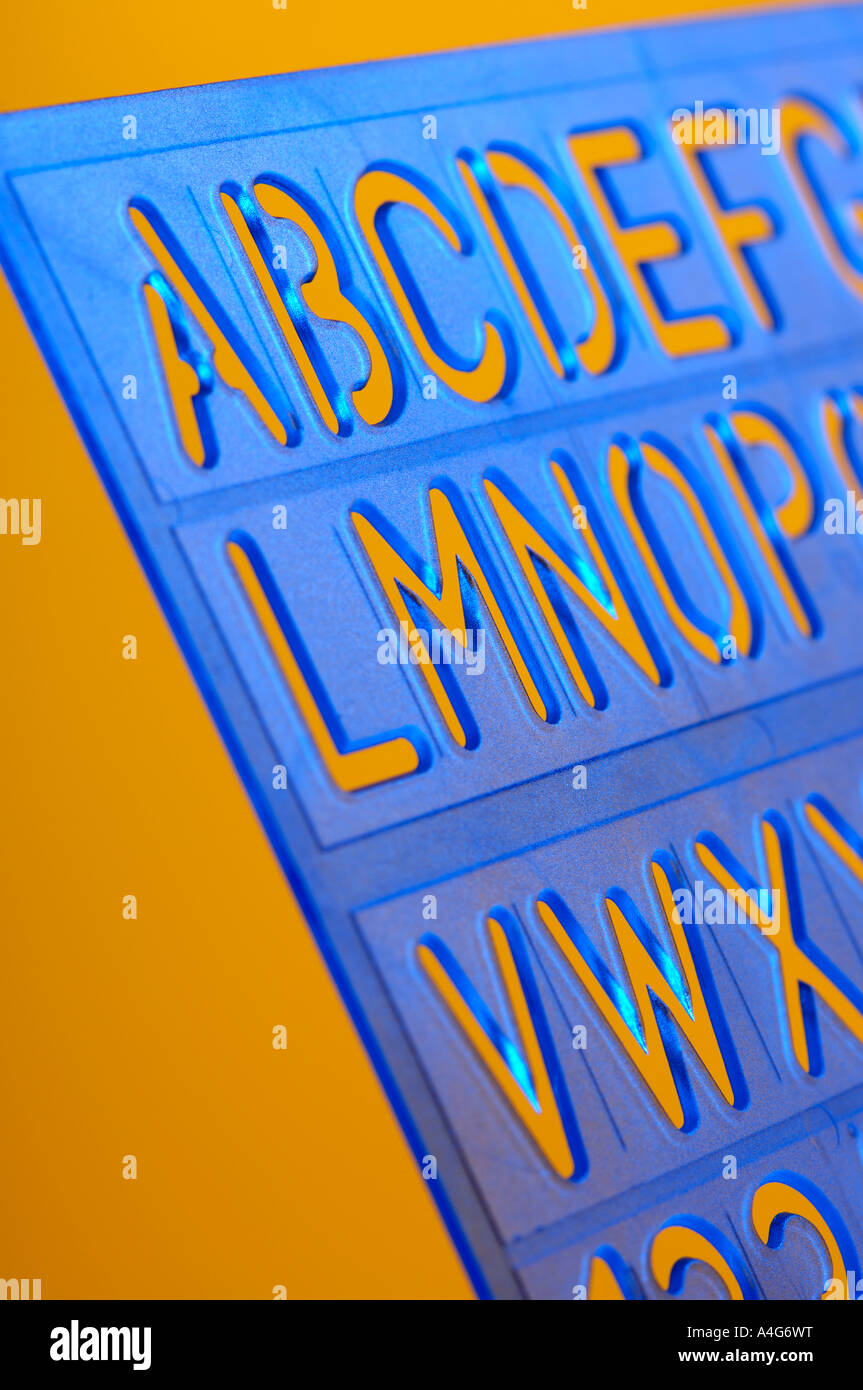 Alphabet outline hi-res stock photography and images - Alamy