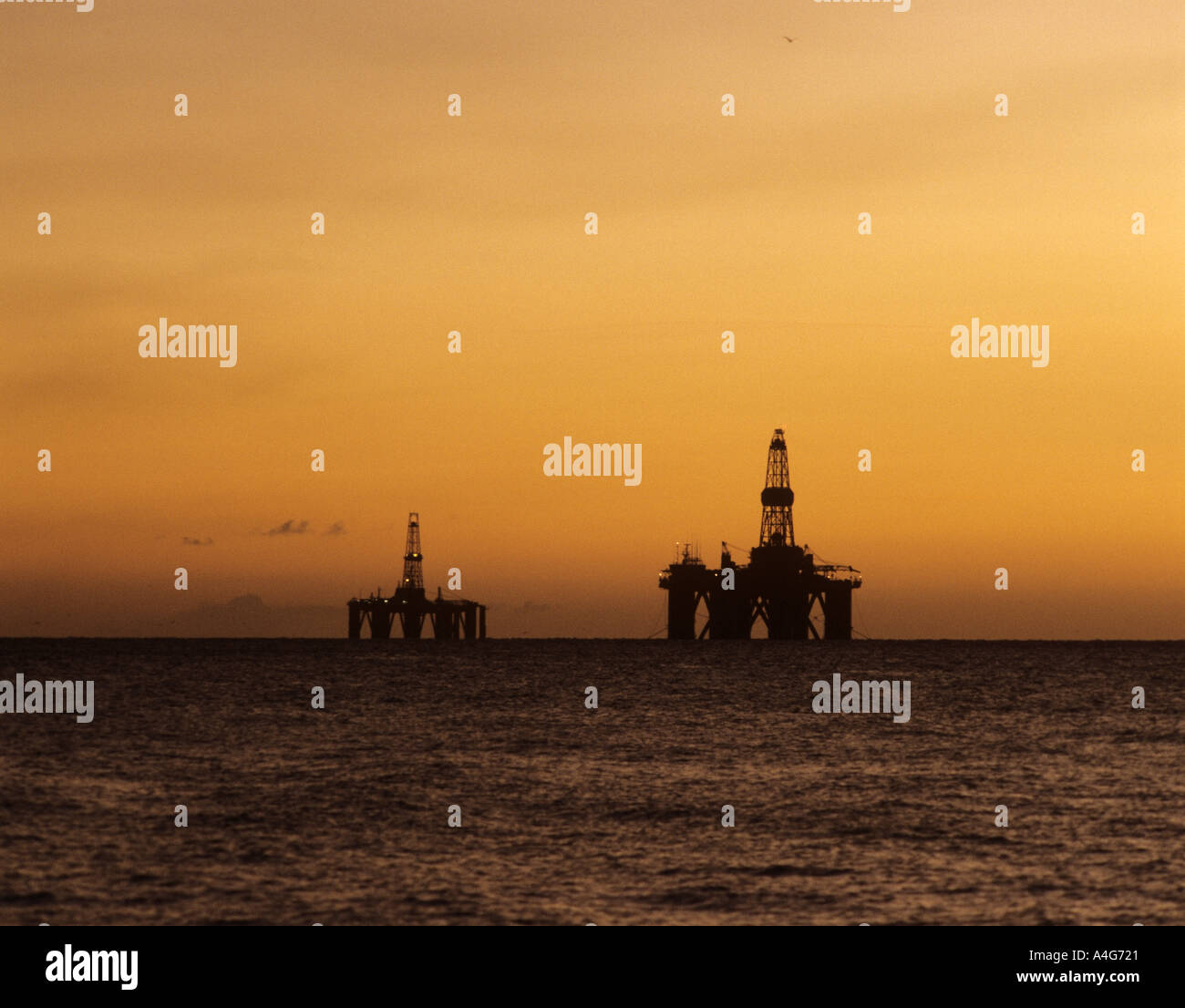 Semi submersible rigs hi-res stock photography and images - Alamy