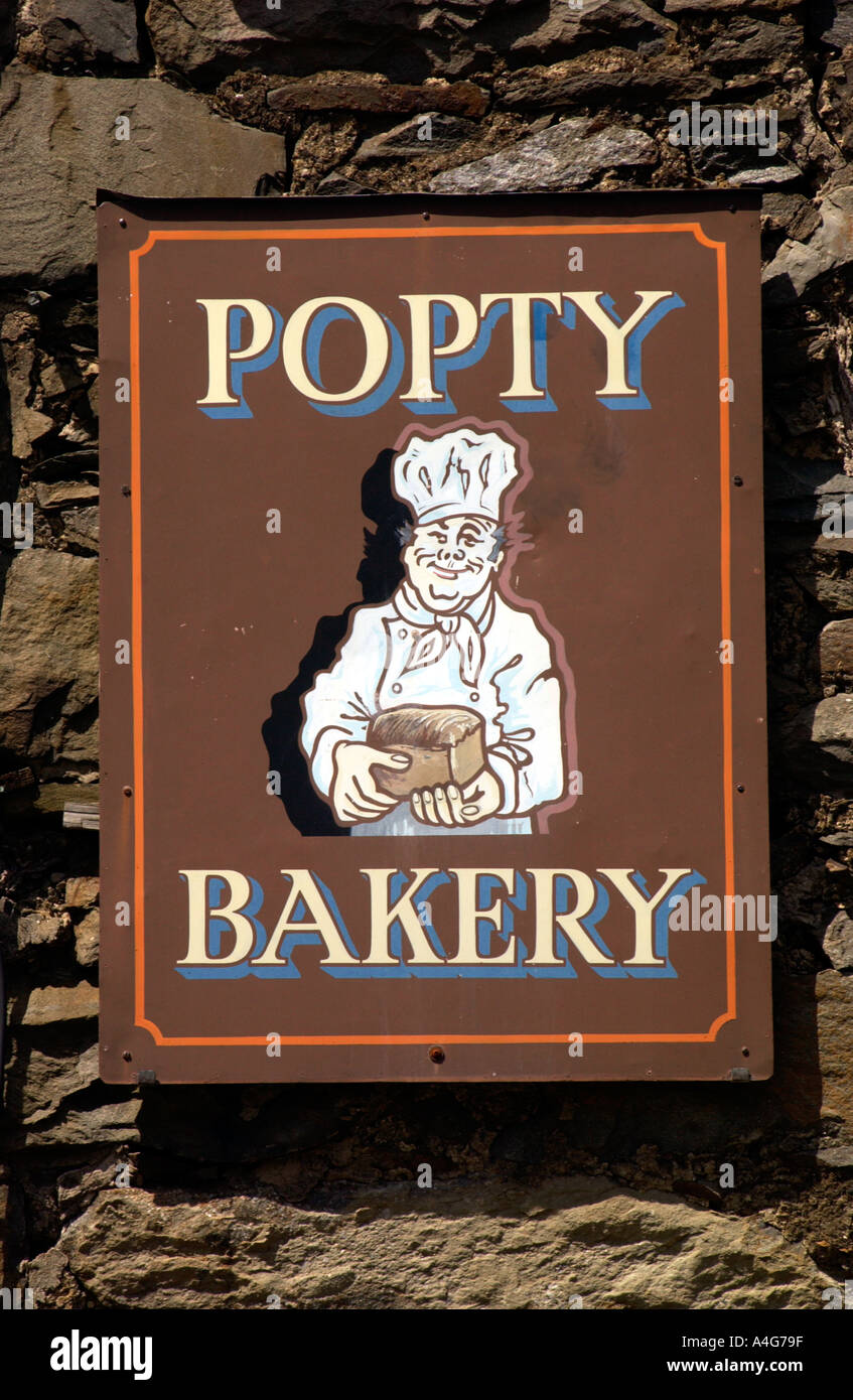 Bilingual welsh english tourism signs High Resolution Stock Photography ...