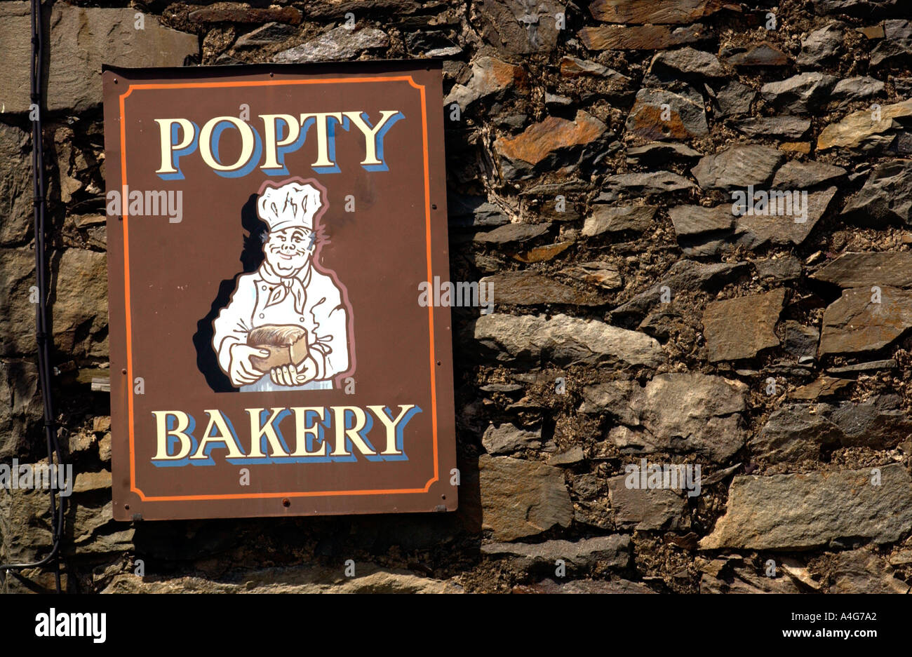 Bilingual welsh english tourism signs hi-res stock photography and ...