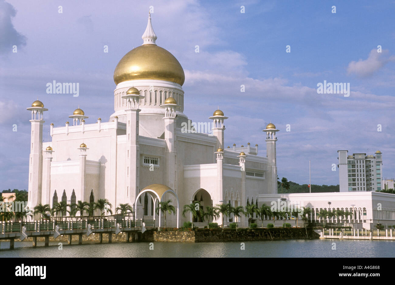 Brunei Omar Ali Saifuddien Mosque Stock Photo - Alamy