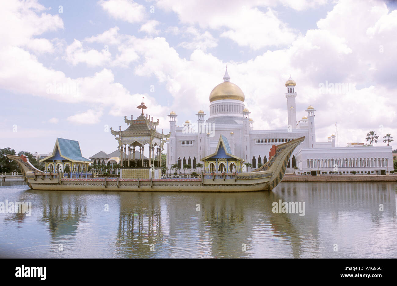 Brunei mosque muslim moslem hi-res stock photography and images - Alamy