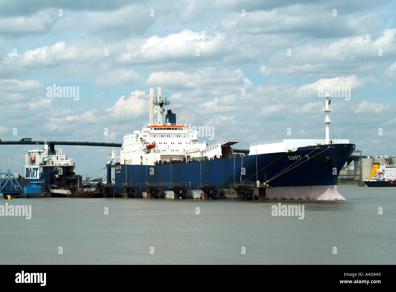 Thames jetty hi-res stock photography and images - Alamy