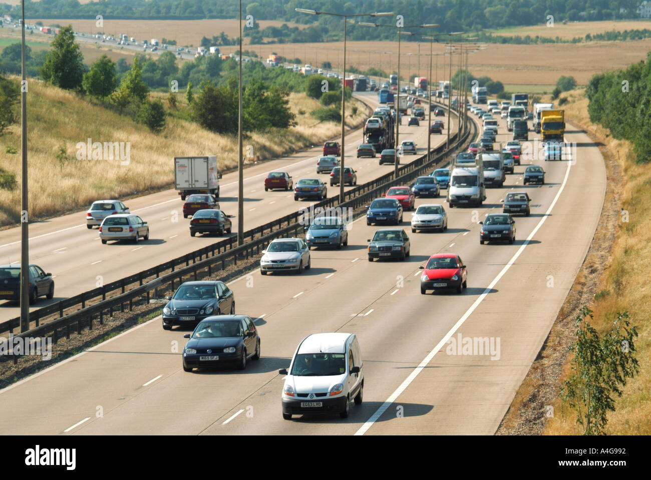 M25 motorway busy traffic Stock Photo - Alamy