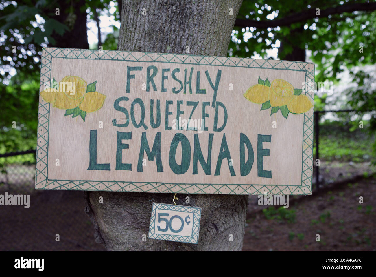 Lemonade stand sign hi-res stock photography and images - Alamy