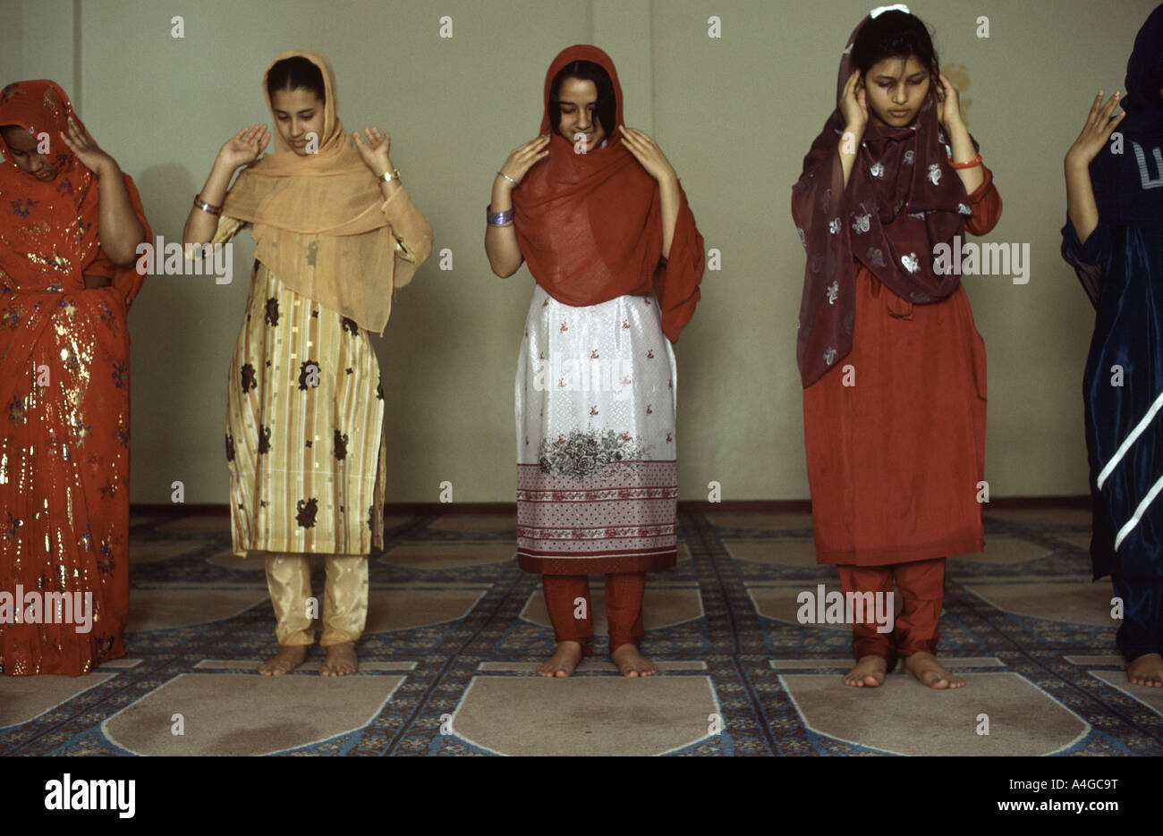 Muslim girls in prayer at a mosque Stock Photo - Alamy