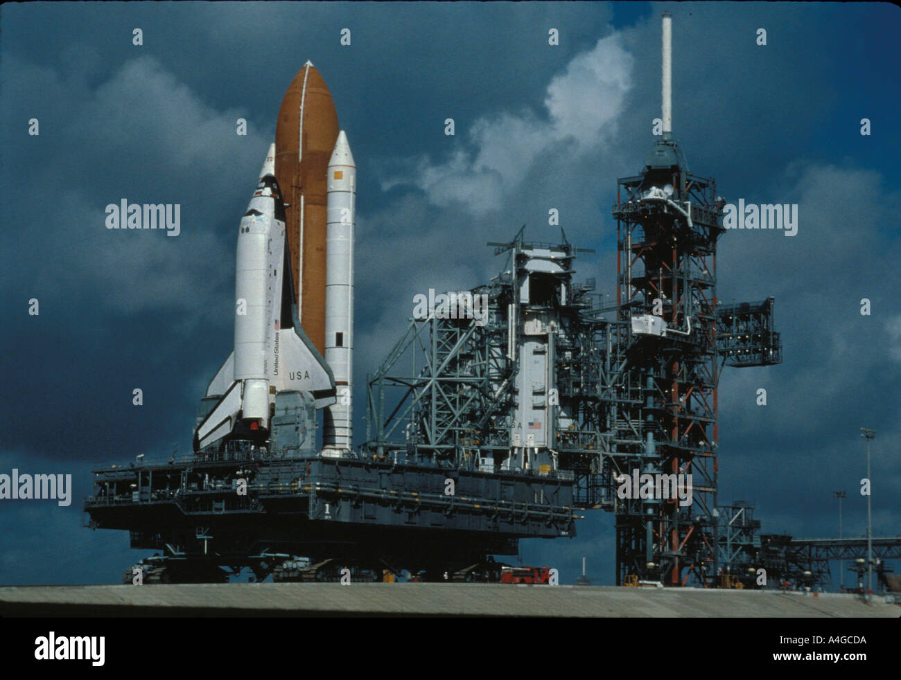 Space shuttle columbia rollout to launch pad kennedy space center hi-res stock photography and ...