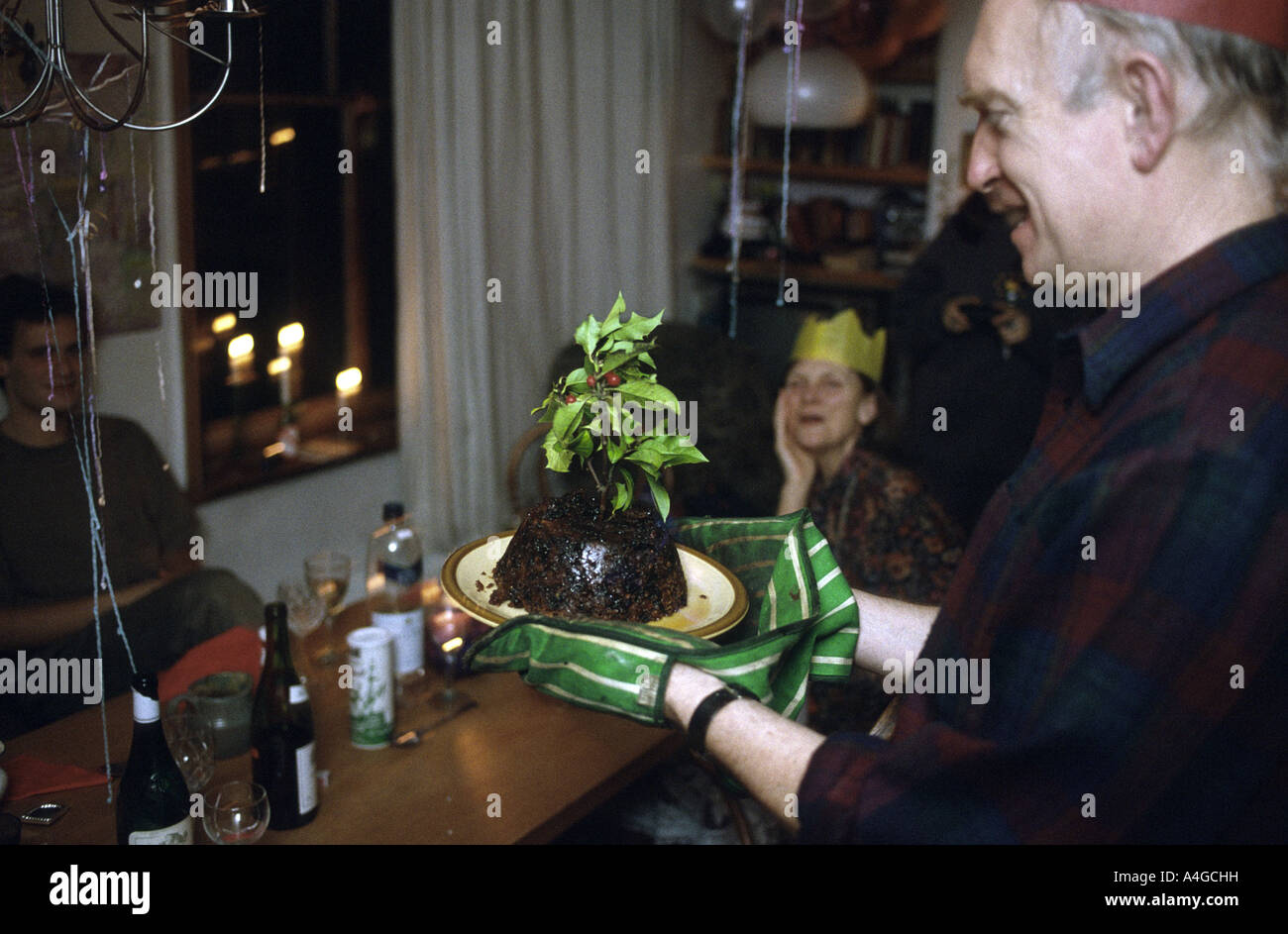 Man serving up a Christmas pudding at the celebration meal Stock Photo ...