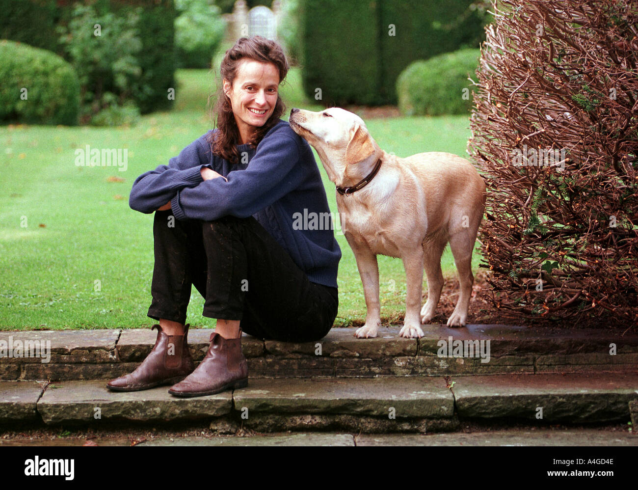 THE GARDEN OF THE MARCHIONESS OF WORCESTER TRACY WARD AT HOME IN ...
