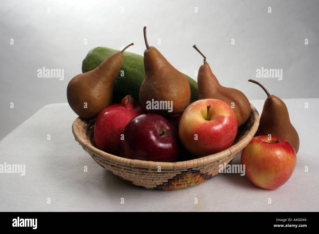 Native american basket hi-res stock photography and images - Alamy
