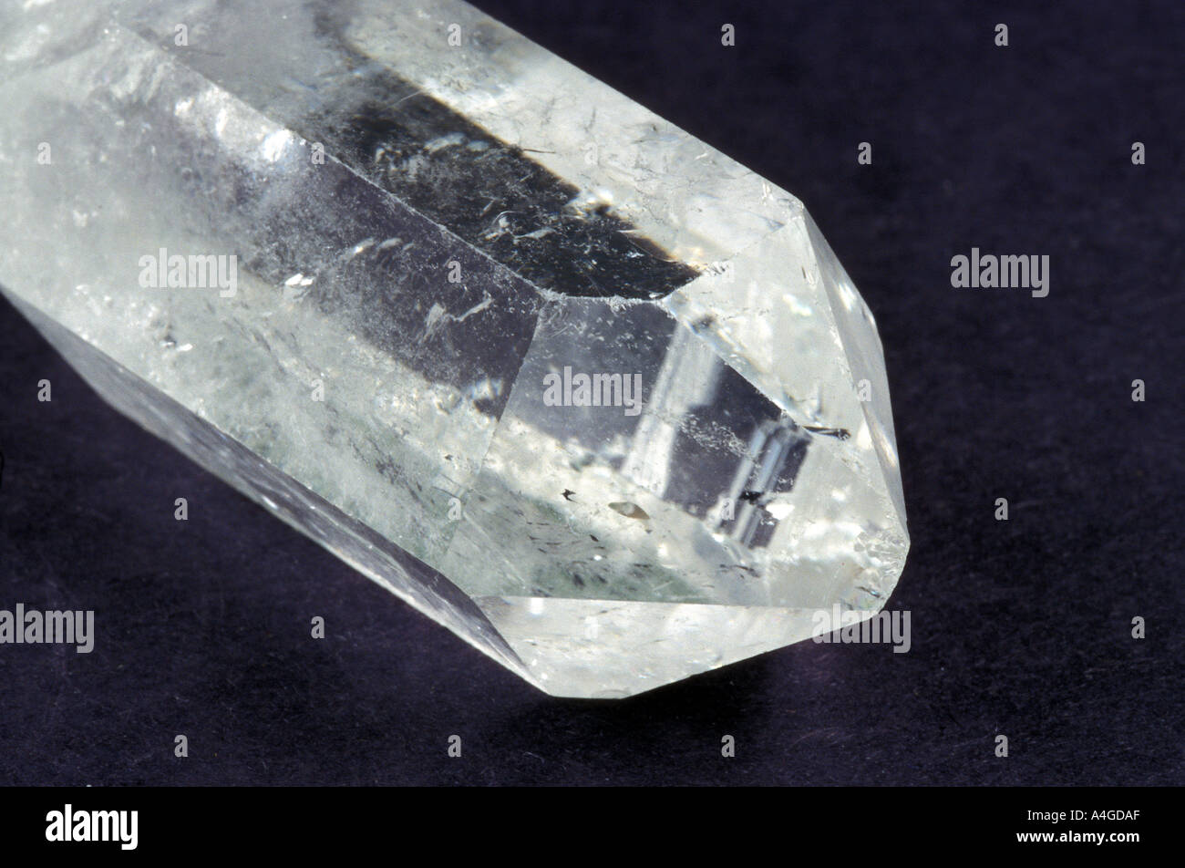 SCIENCE GEOLOGY Crystal Stock Photo - Alamy