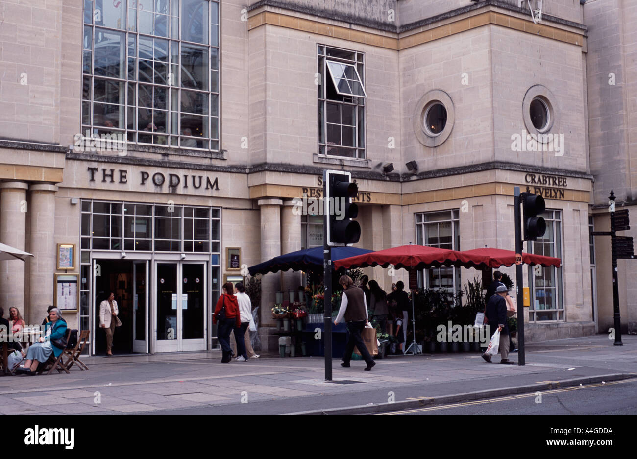 Podium bath hi-res stock photography and images - Alamy