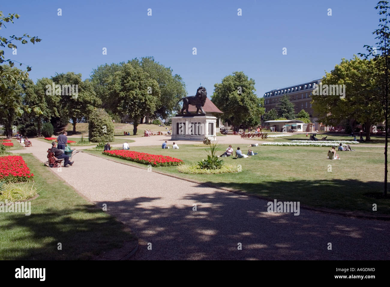 Forbury gardens public park hi-res stock photography and images - Alamy
