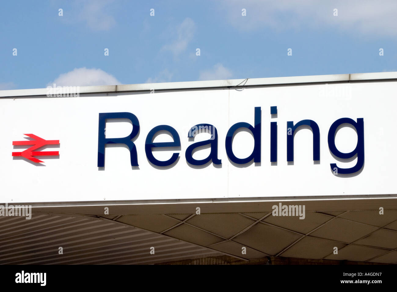 Reading Railway Station Sign Stock Photo - Alamy