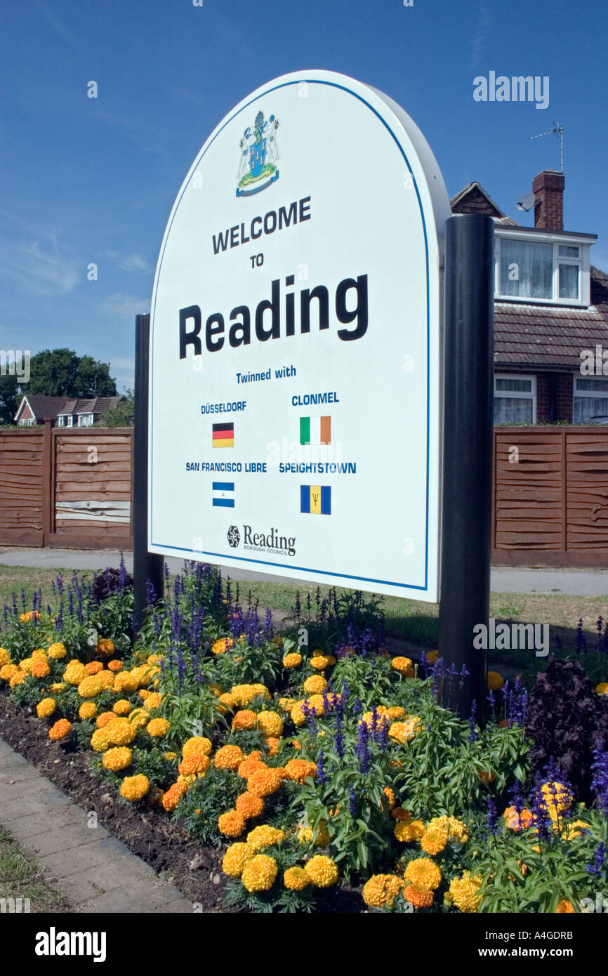 Welcome to Reading Sign Stock Photo - Alamy