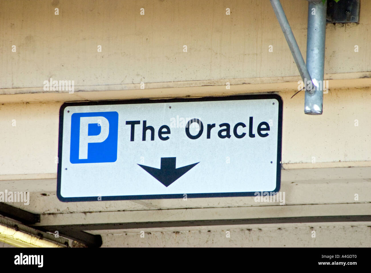 The Oracle Car Park Directional Sign Stock Photo - Alamy