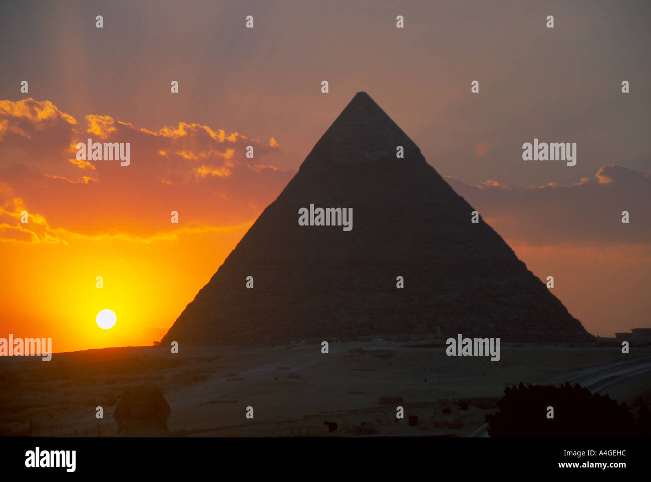 Sunset over pyramids giza egypt hi-res stock photography and images - Alamy