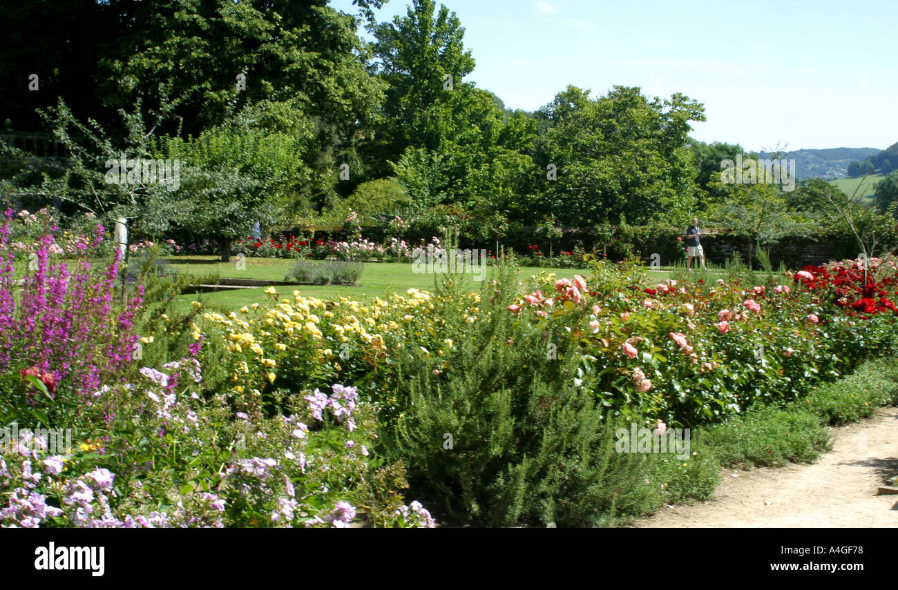 Haddon hall tudor architecture hi-res stock photography and images - Alamy