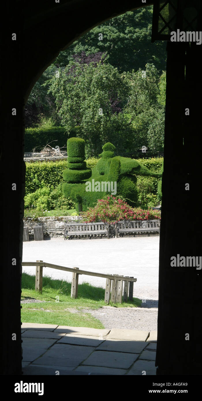 Haddon hall tudor architecture hi-res stock photography and images - Alamy