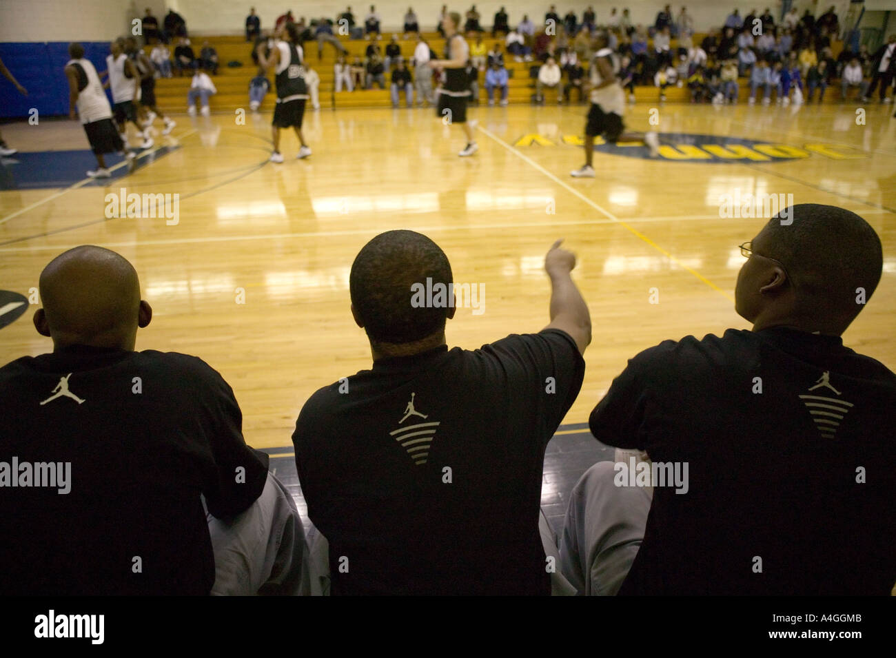 To watch a basketball game hi-res stock photography and images - Alamy