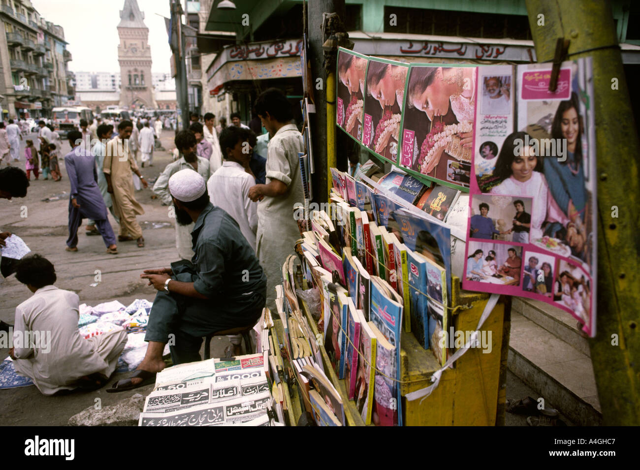 Pakistan Sind Karachi Saddar magazine stand Stock Photo - Alamy