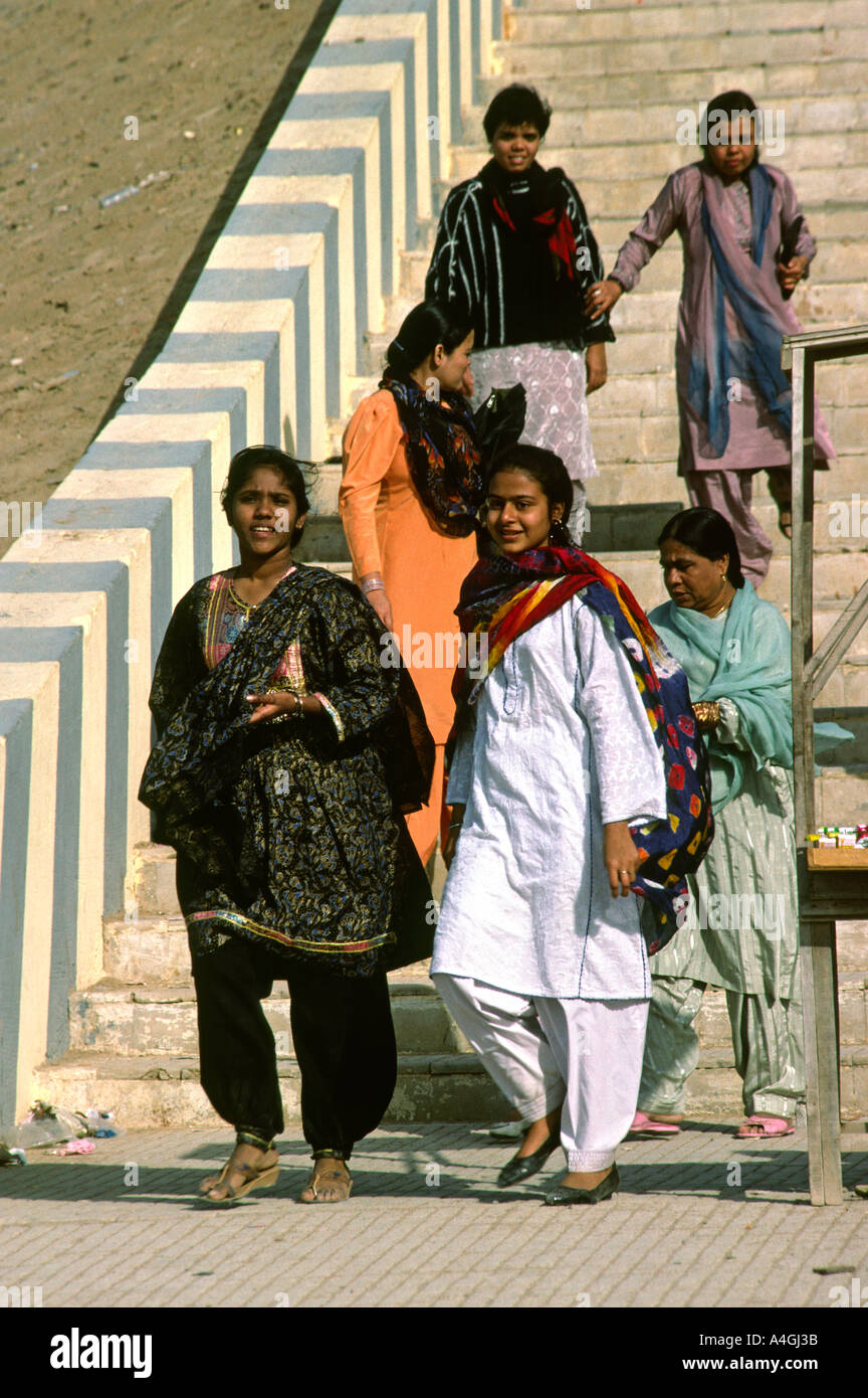 Pakistan Sind Karachi Women visitors to Paradise Point beach Stock ...
