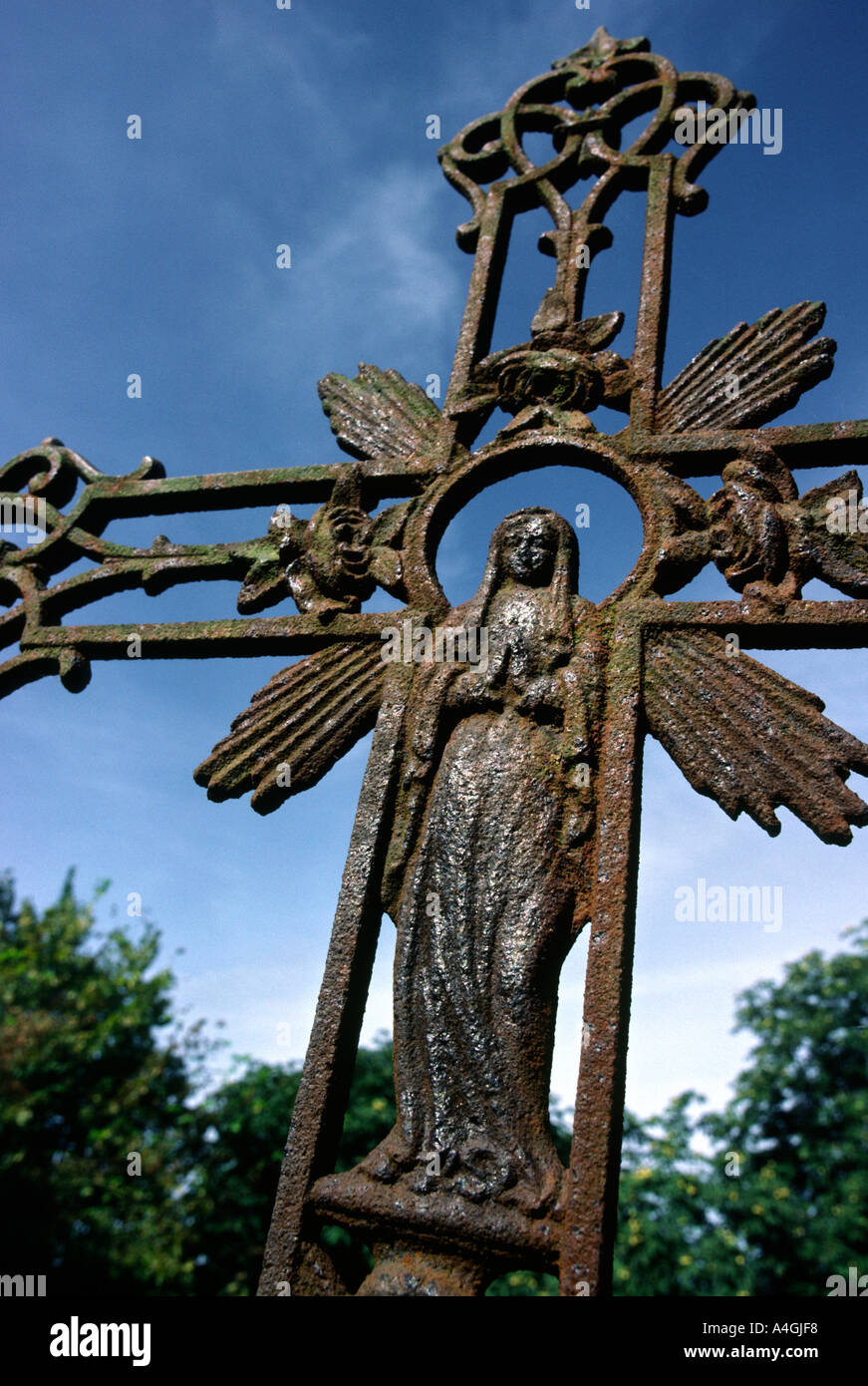 Cast iron gravestone hi-res stock photography and images - Alamy