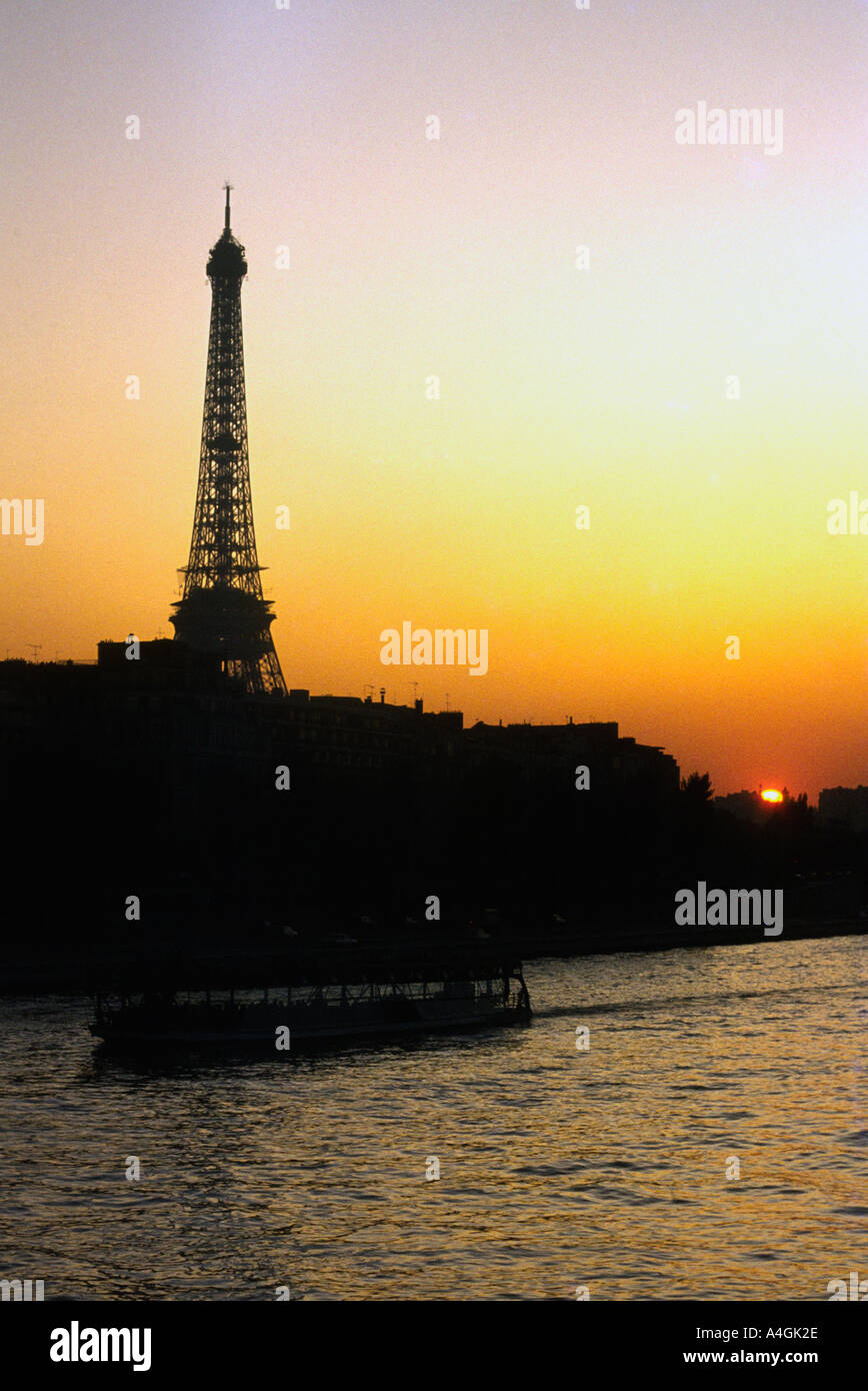 Eiffel tower sunset popular hi-res stock photography and images - Alamy