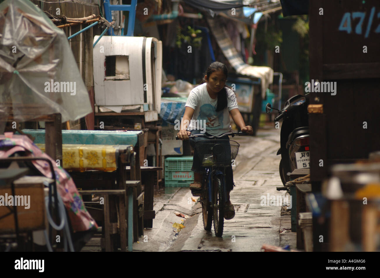 Bangkok alleyway hi-res stock photography and images - Alamy