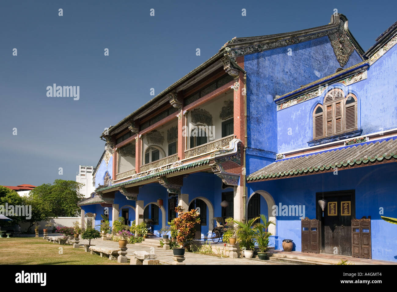 Old chinese merchant house hi-res stock photography and images - Alamy
