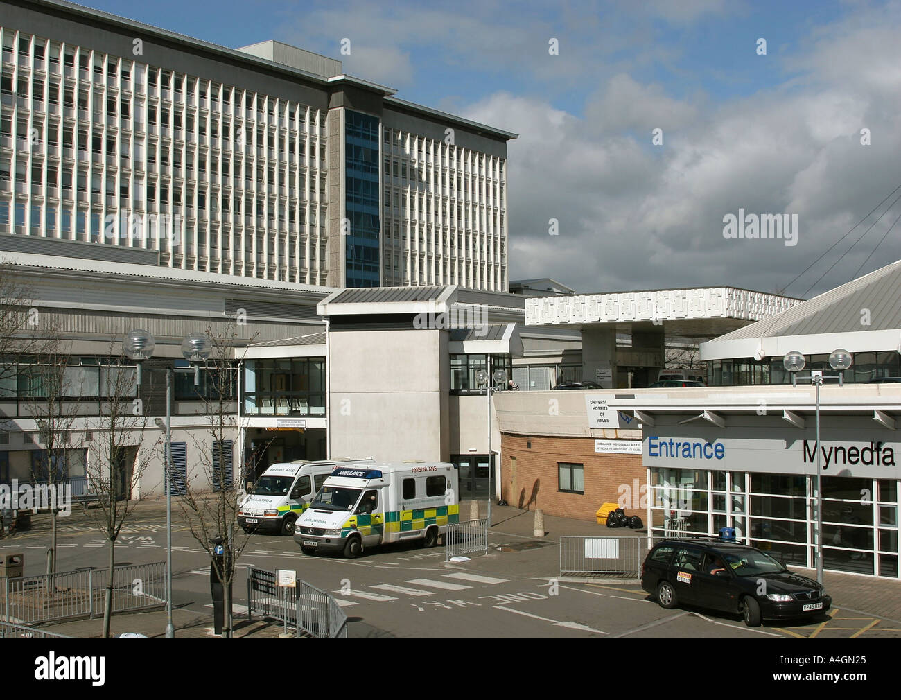 University of Wales Heath Hospital Cardiff Wales GB UK 2005 Stock Photo ...