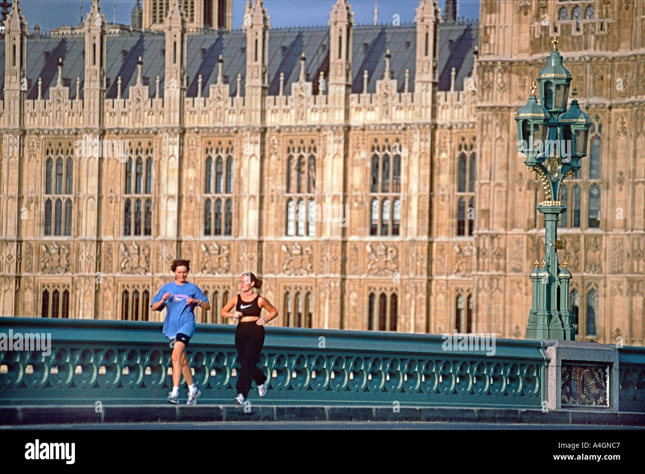 Women westminster bridge hi-res stock photography and images - Alamy