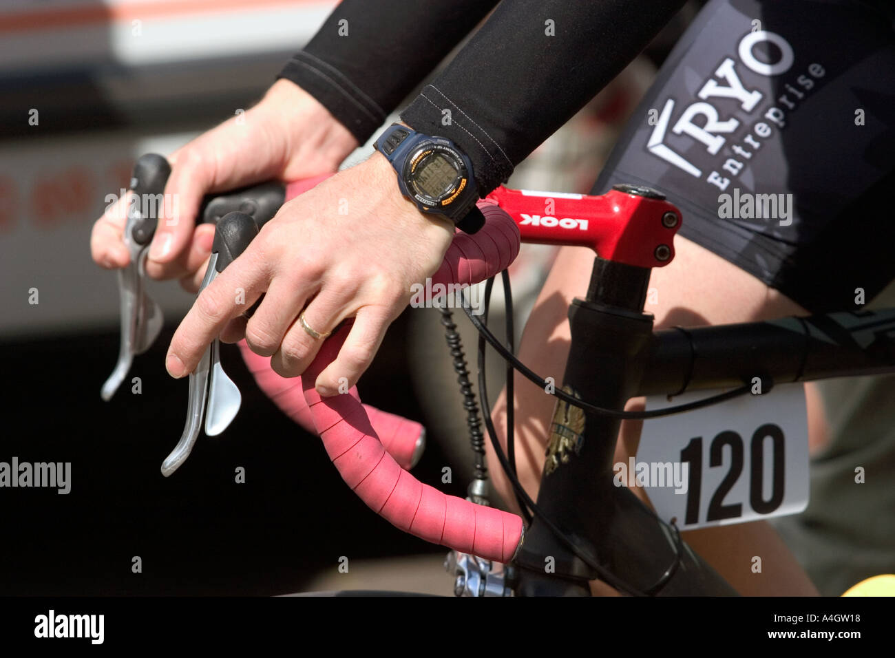 Waving hands bar hi-res stock photography and images - Alamy