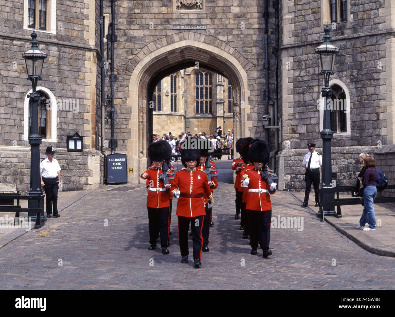Windsor Castle Guards leaving Henry Viii gate of the castle after the ...