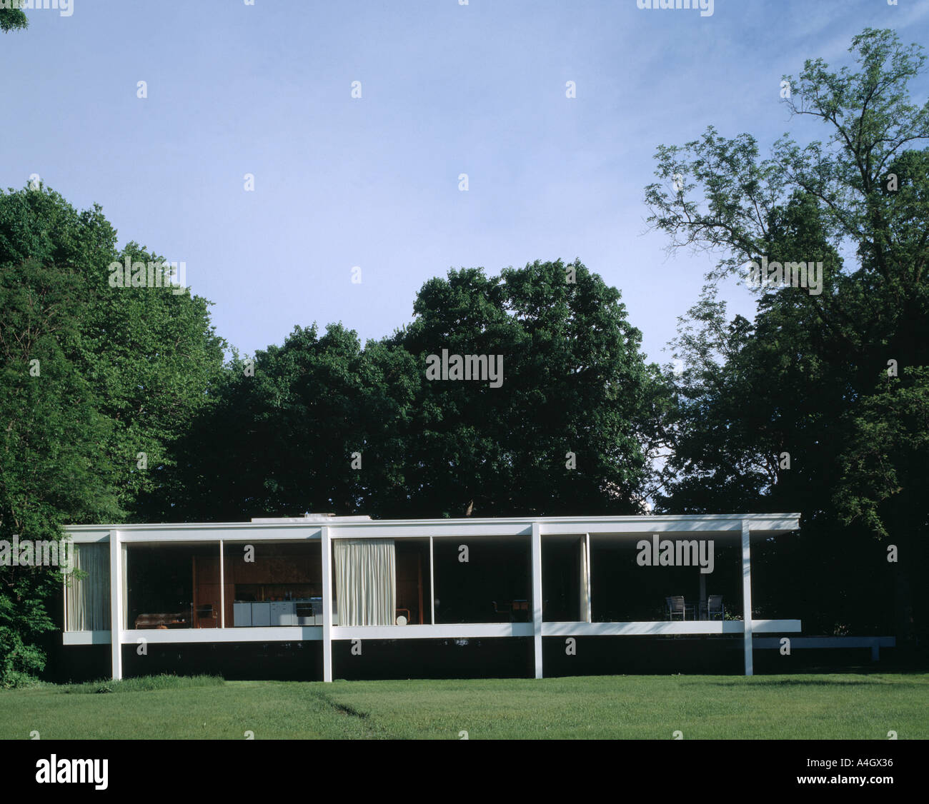 Farnsworth house hi-res stock photography and images - Alamy