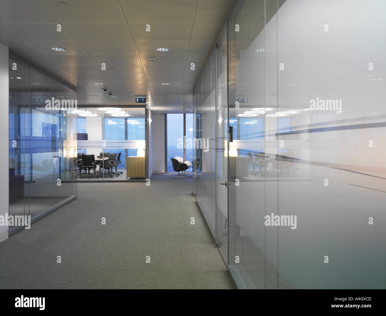 Barclays canary wharf interior hi-res stock photography and images - Alamy