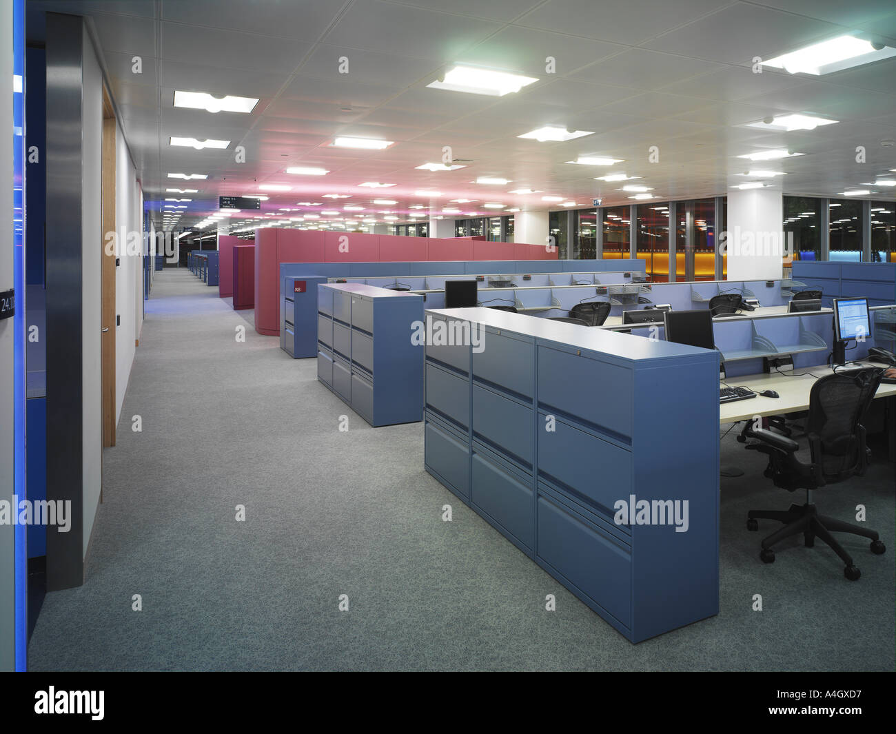 Barclays canary wharf interior hi-res stock photography and images - Alamy