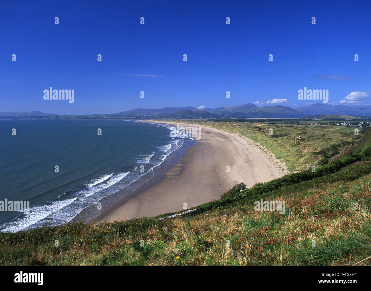 Harlech beach hi-res stock photography and images - Alamy