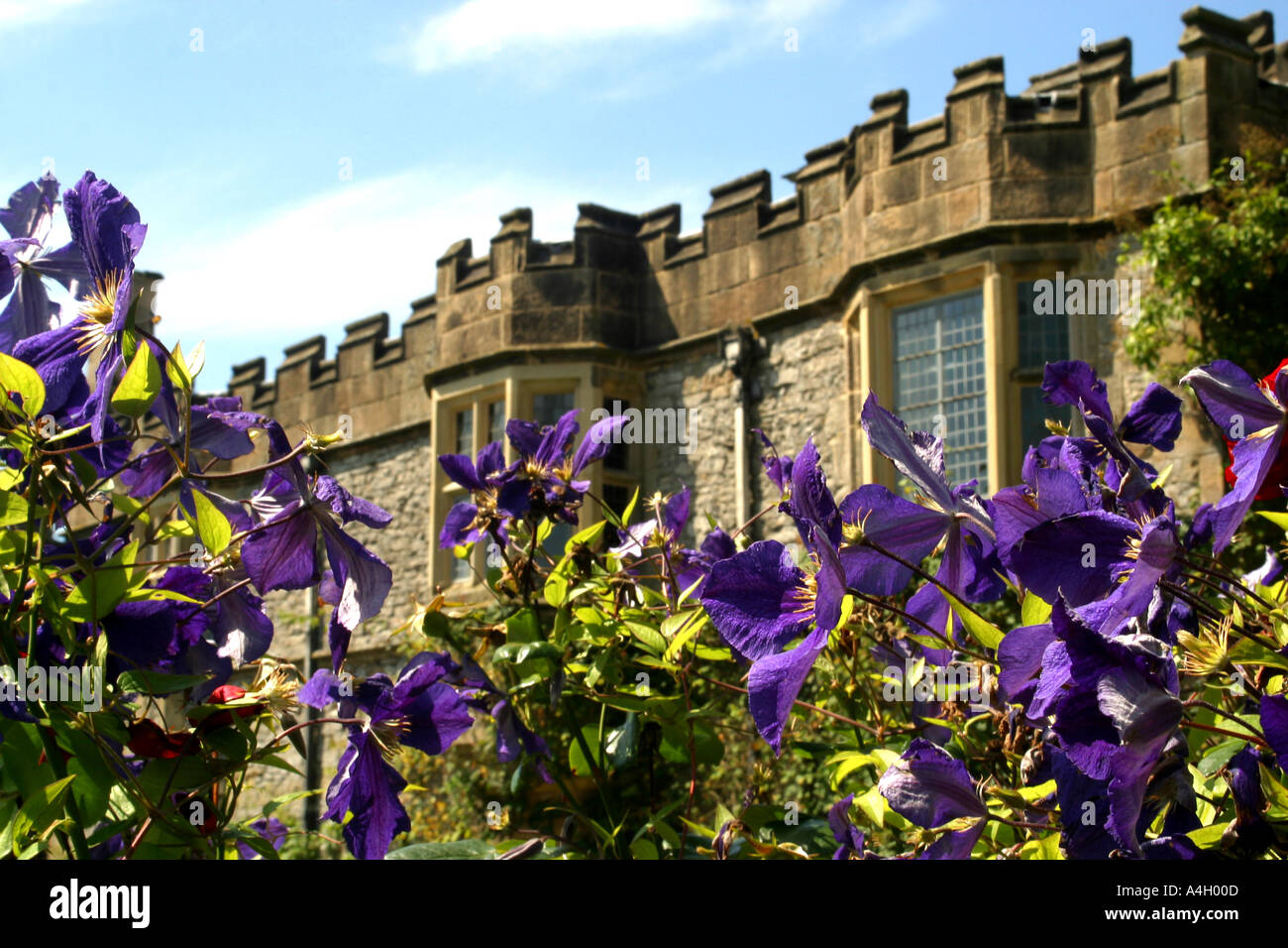 Haddon hall tudor architecture hi-res stock photography and images - Alamy