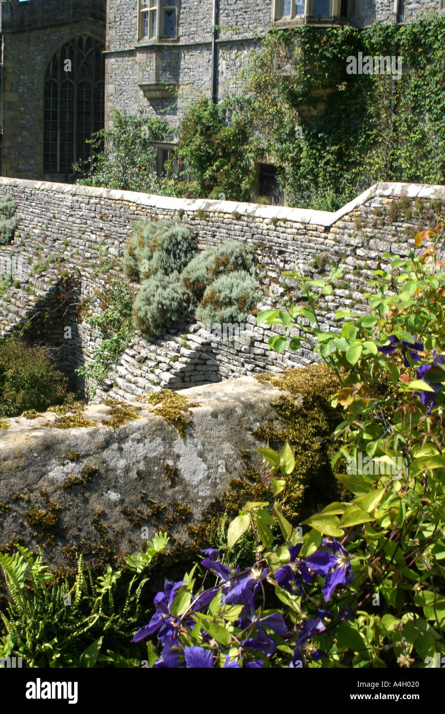 Haddon hall tudor architecture hi-res stock photography and images - Alamy