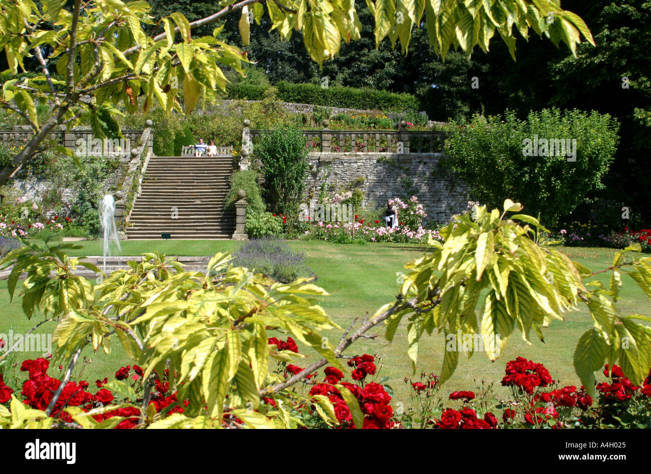 Haddon hall tudor architecture hi-res stock photography and images - Alamy