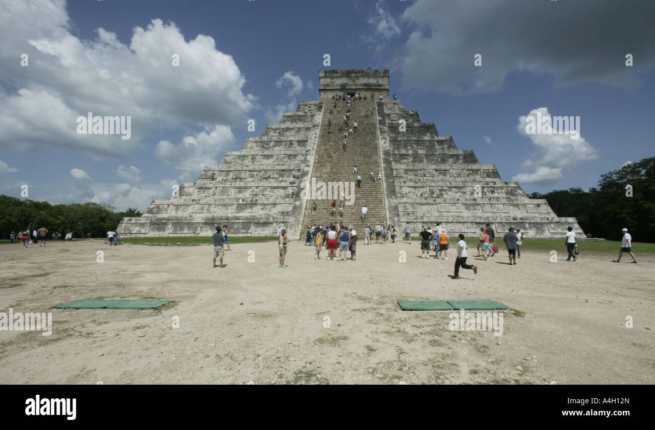 Maya, Castillo, Kukulcan-Pyramid in Chichen Itza, Yucatan, Mexico ...