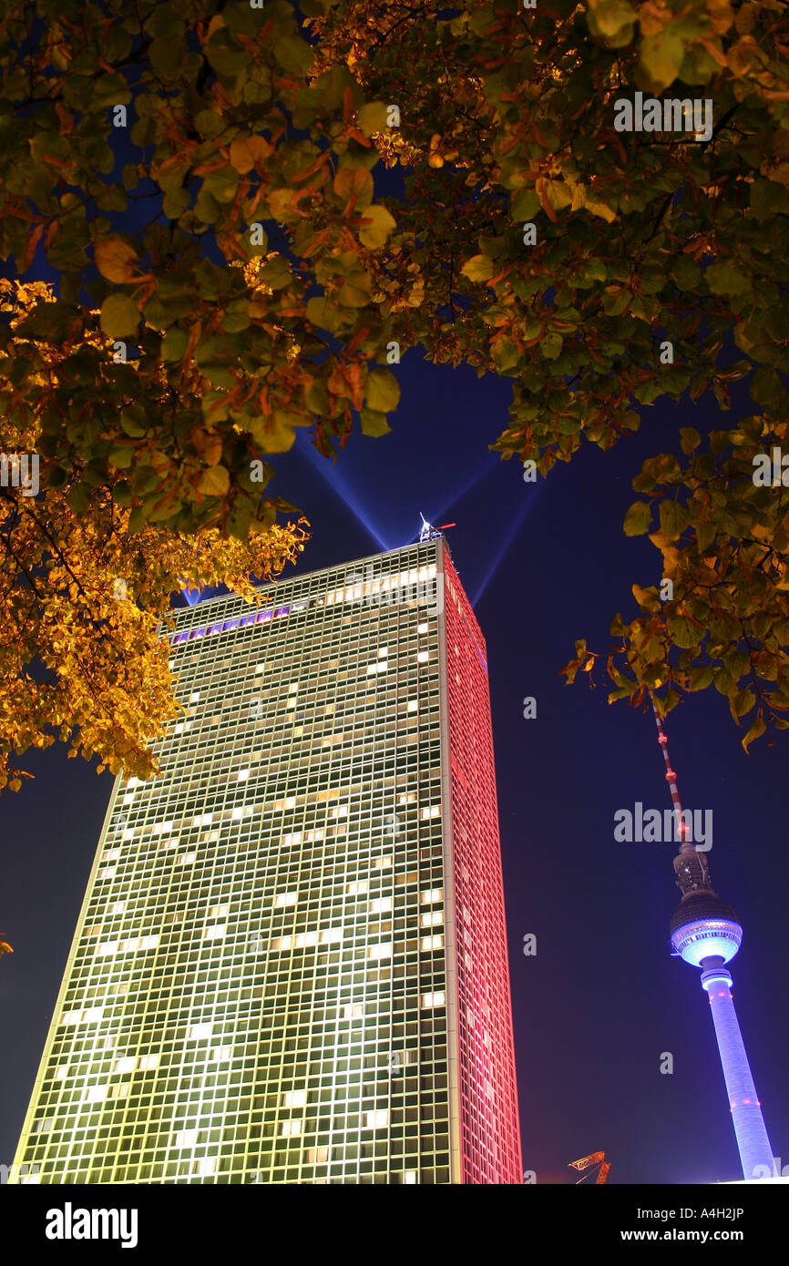 Festival of Lights Berlin 2005, illuminated TV Tower and Park Inn Hotel ...