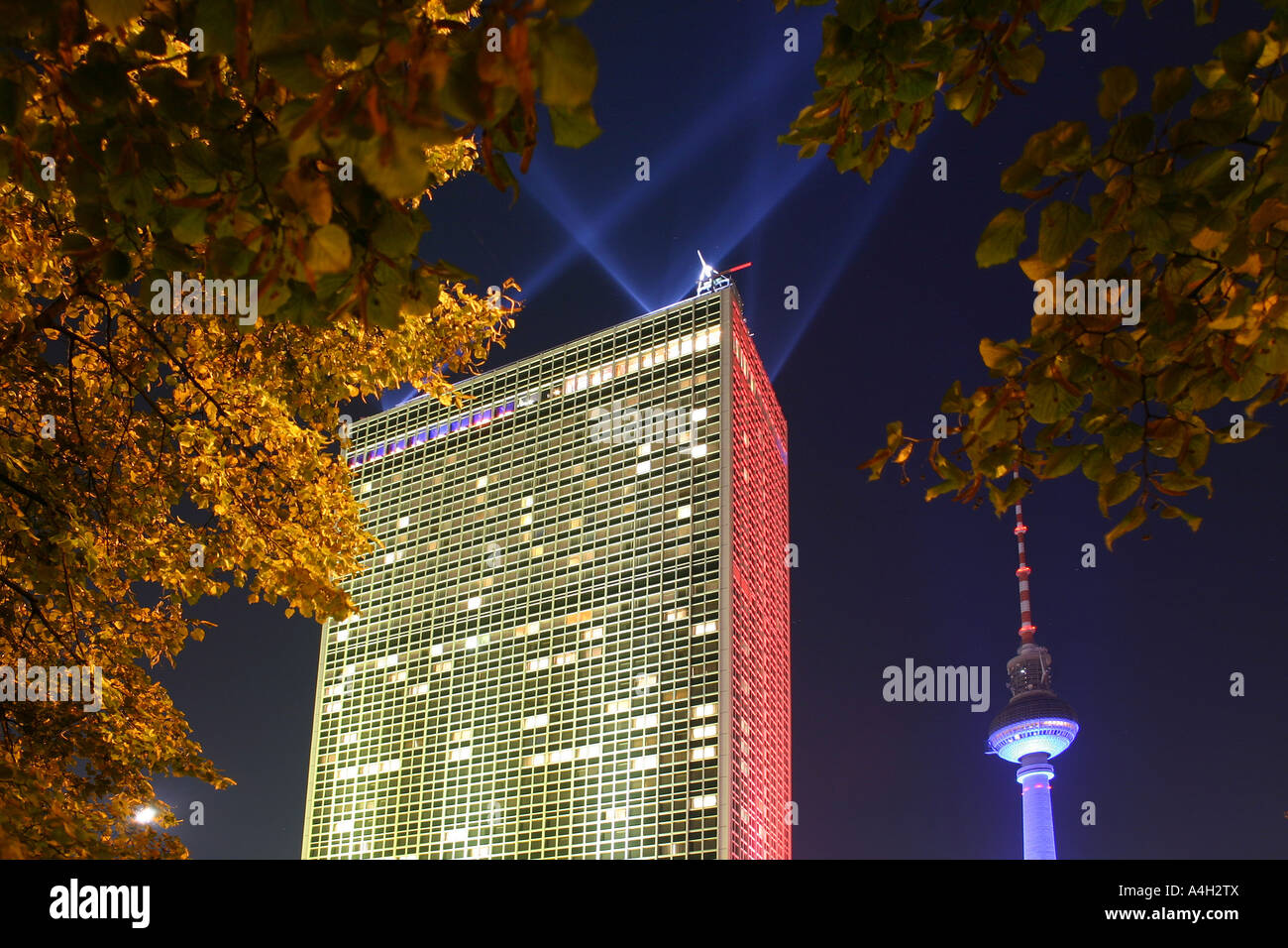 Festival of Lights Berlin 2005, illuminated TV Tower and Park Inn Hotel ...