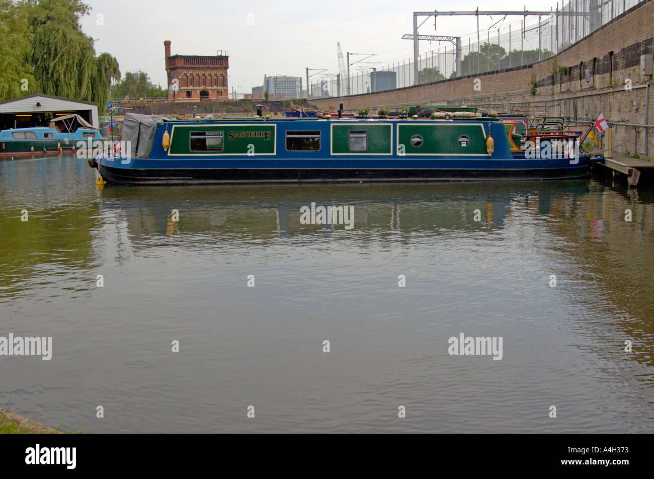 narrowboat on Regents Canal London England UK Stock Photo - Alamy