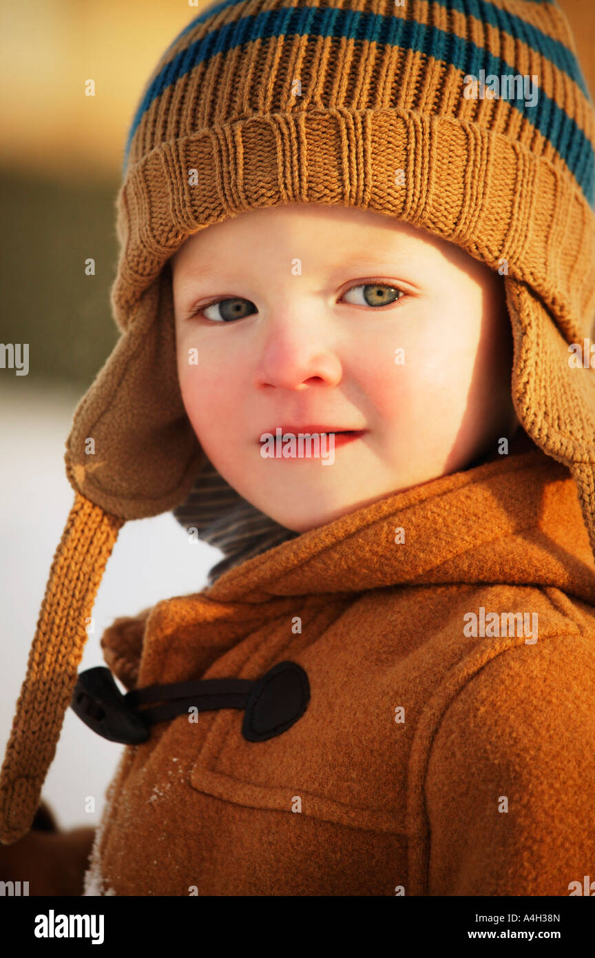 Boy wearing winter clothing Stock Photo - Alamy