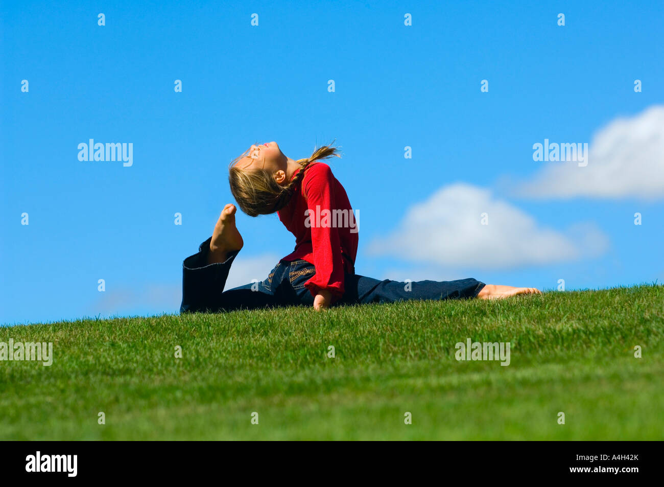 Contortionist child hi-res stock photography and images - Alamy