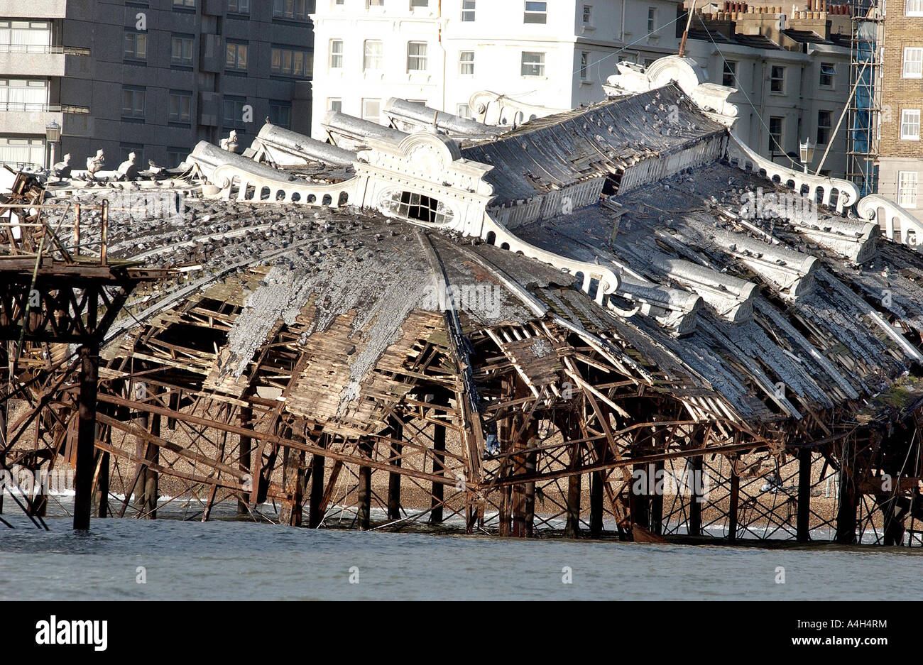 Pier brighton collapsing falling wreck hi-res stock photography and ...